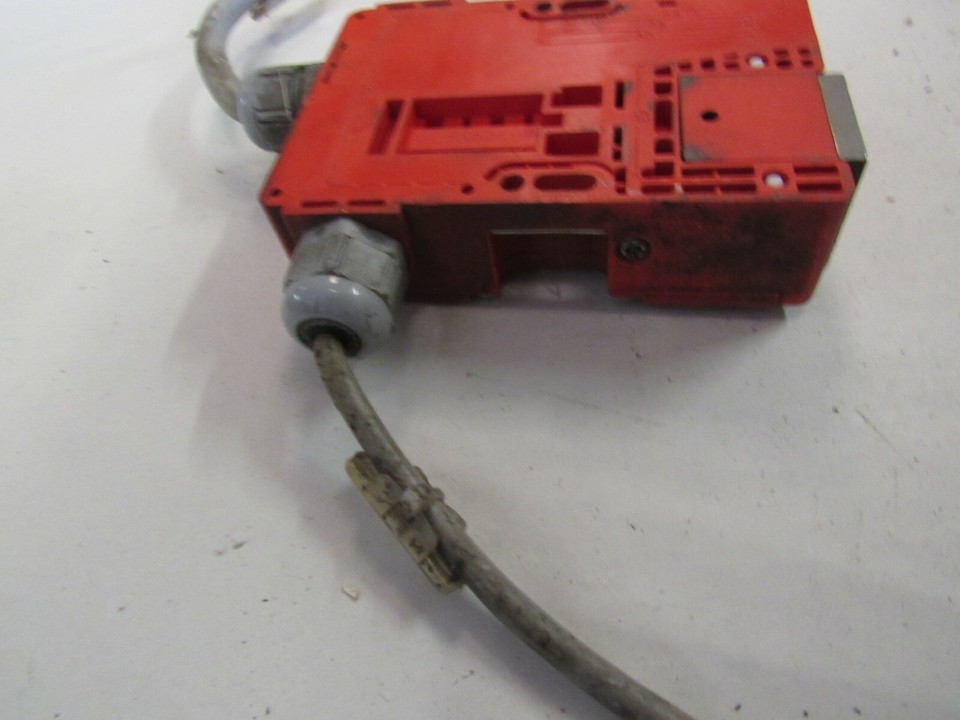 GUARDMASTER TLS-GD2 SAFETY INTERLOCK SWITCH | eBay