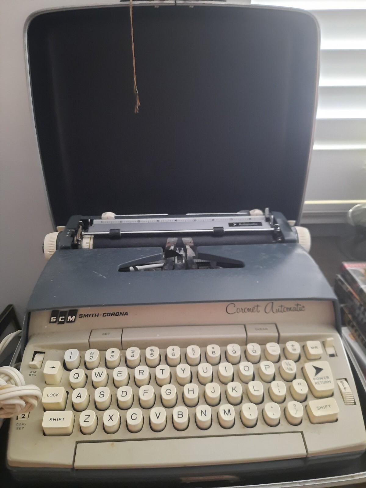 Vintage SCM Smith Corona Coronet Automatic Two Tone Electric Typewriter ...