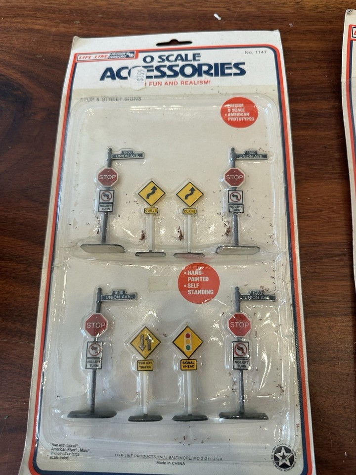 5 Sets O Scale Accessories Traffic Light & 1 Set Model Power See Pics ...