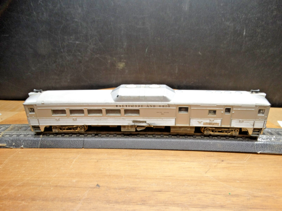 Athearn HO Scale 81' Diecast Chassis Baltimore & Ohio CS Powered RPO ...