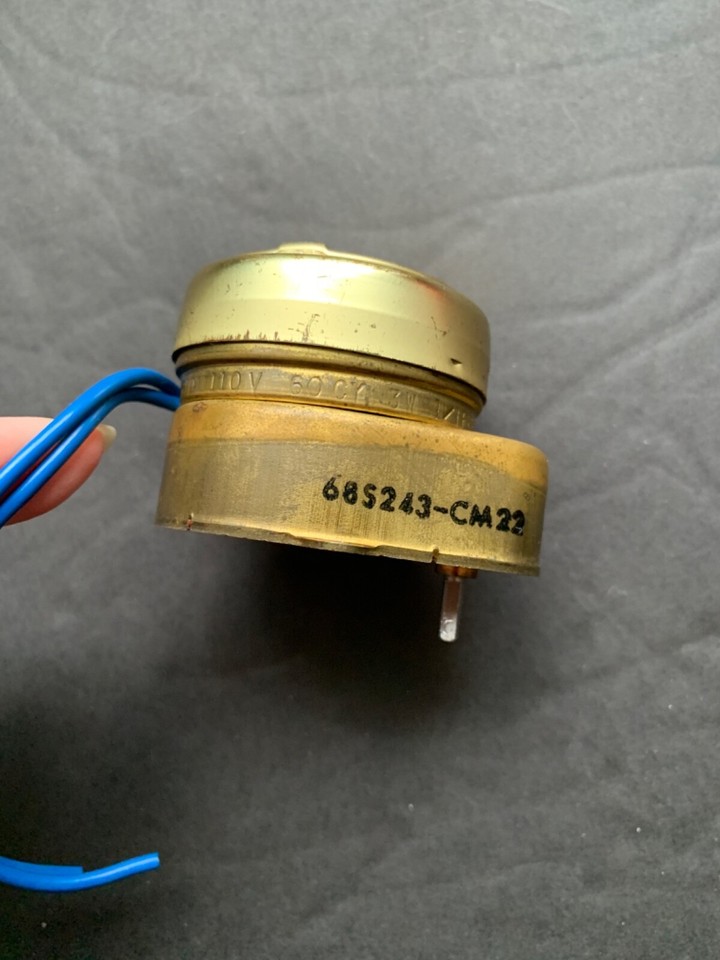 VTG Synchron Model 610 110V 60CY 3W 1/1 68 RPH Clock(?) Motor Untested ...
