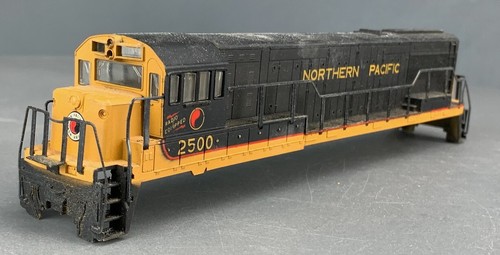 HO AHM U25C Locomotive Shell Northern Pacific #2500 HO5427 | eBay