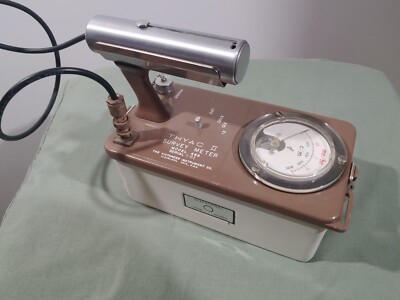 Radiation Detectors & Geigers - Victoreen Meter
