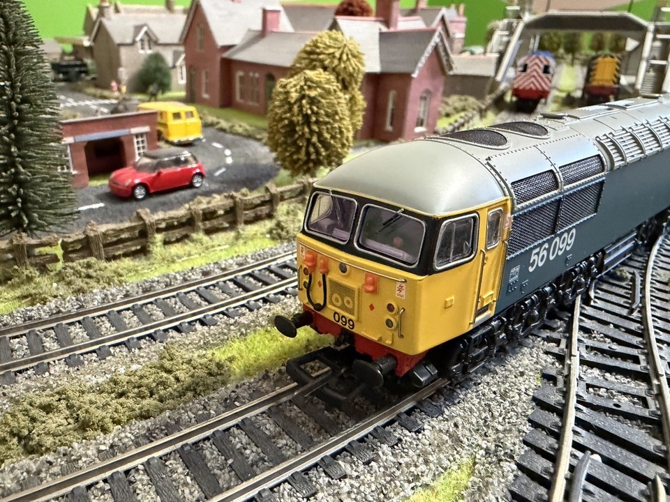 Hornby OO R2235D Class 56 Diesel Locomotive Large Logo BR Blue 56099 ...