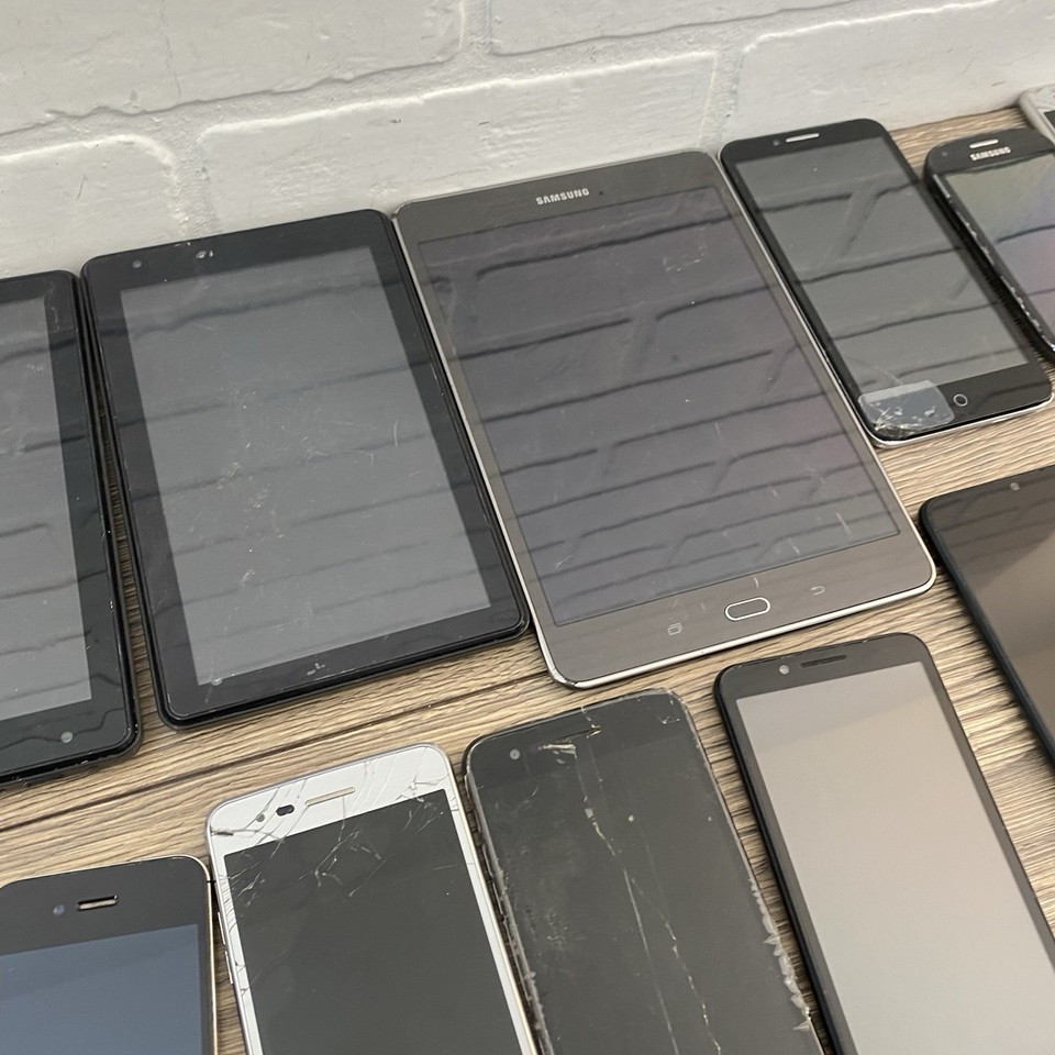 Large Lot of 17 Cell Phones And 3 Tablets UNTESTED/PARTS iPhone Samsung ...