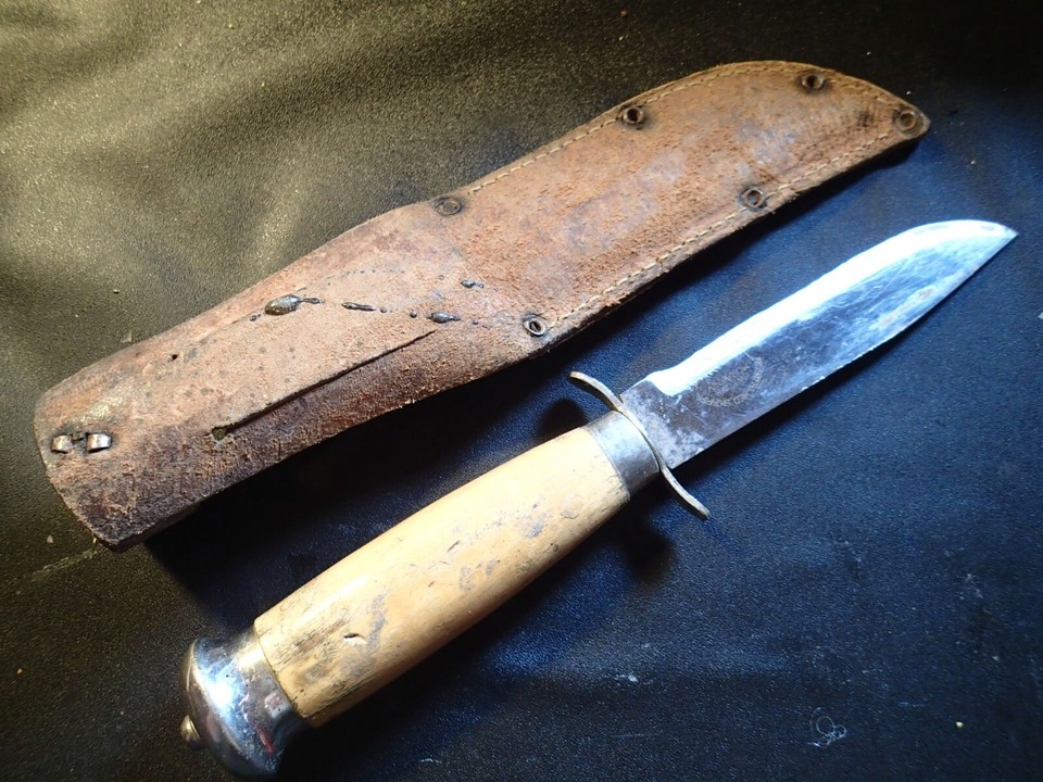 OLDER VINTAGE SHARP HUNTING KNIFE FROSTS MORA w LEATHER SHEATH SWEDEN ...