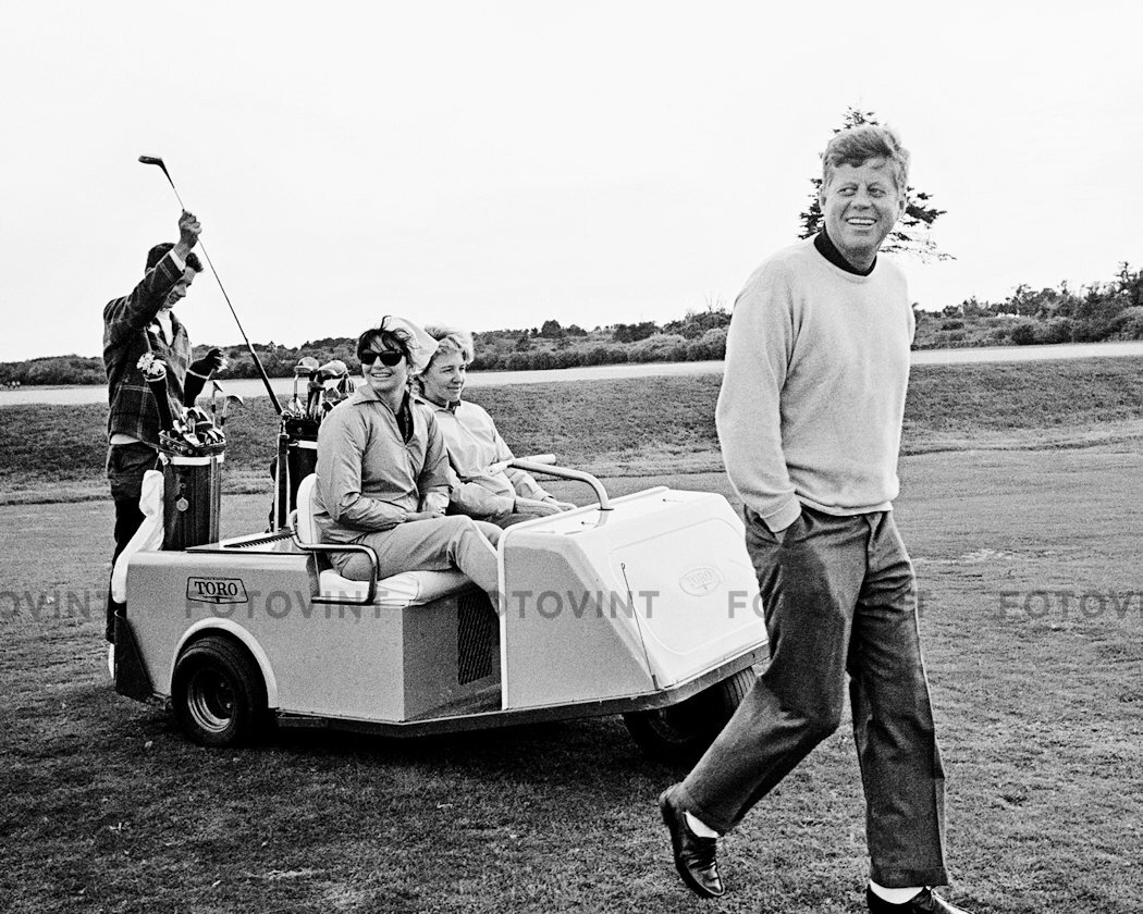 JOHN & JACKIE KENNEDY Photo Picture JFK JACQUELINE President Golfing ...