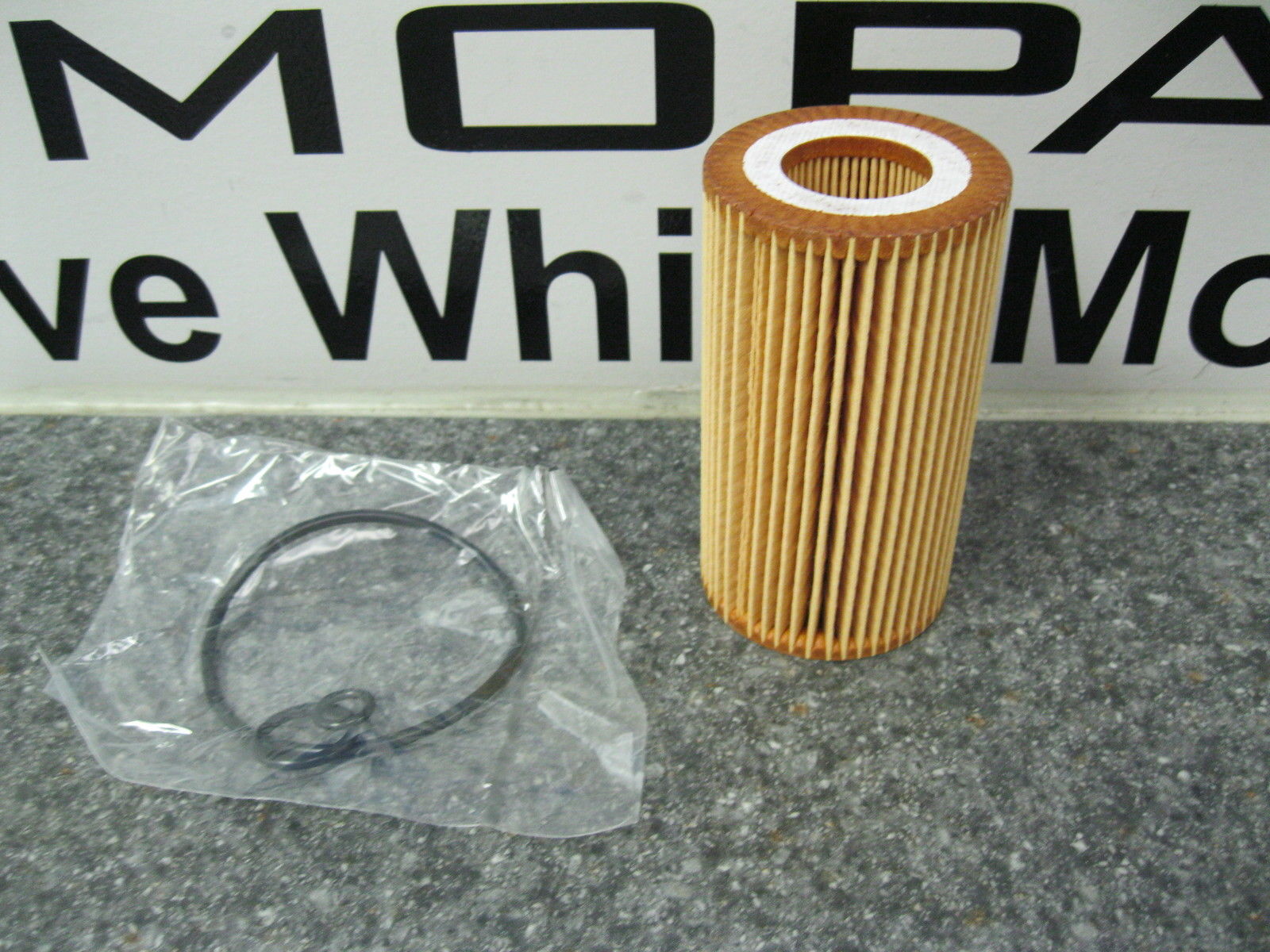02-06 Dodge Freightliner Sprinter 2500 3500 Oil Filter Mopar Mercedes ...