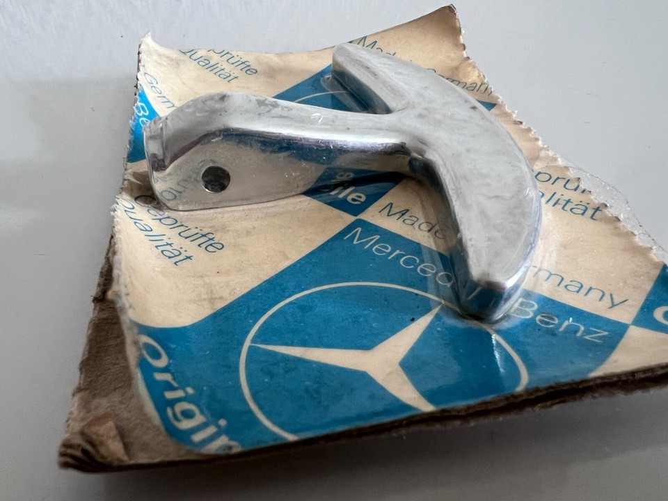 NEU NOS Mercedes W111 W112 Heckflosse Coupe Schiebedach Griff Sunroof ...