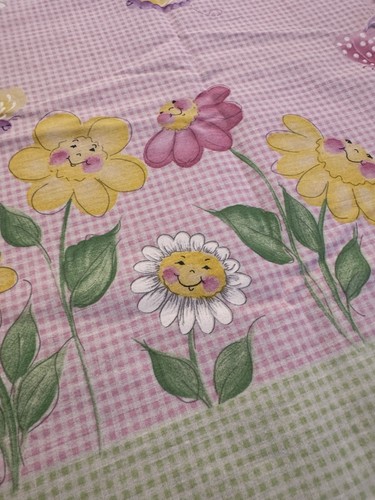 Cotton Quilt Fabric Smiley Faces on Daisies Pink Gingham Background 28 ...