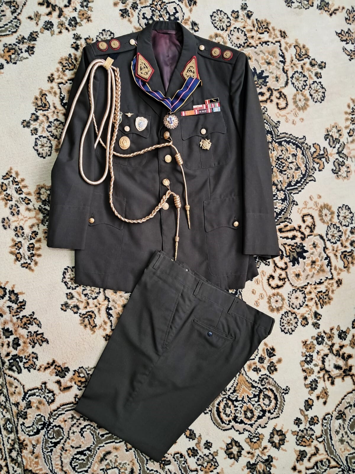 UNIFORM OF THE PERUVIAN ARMY GENERAL JACKET PANTS AND MEDALS | eBay