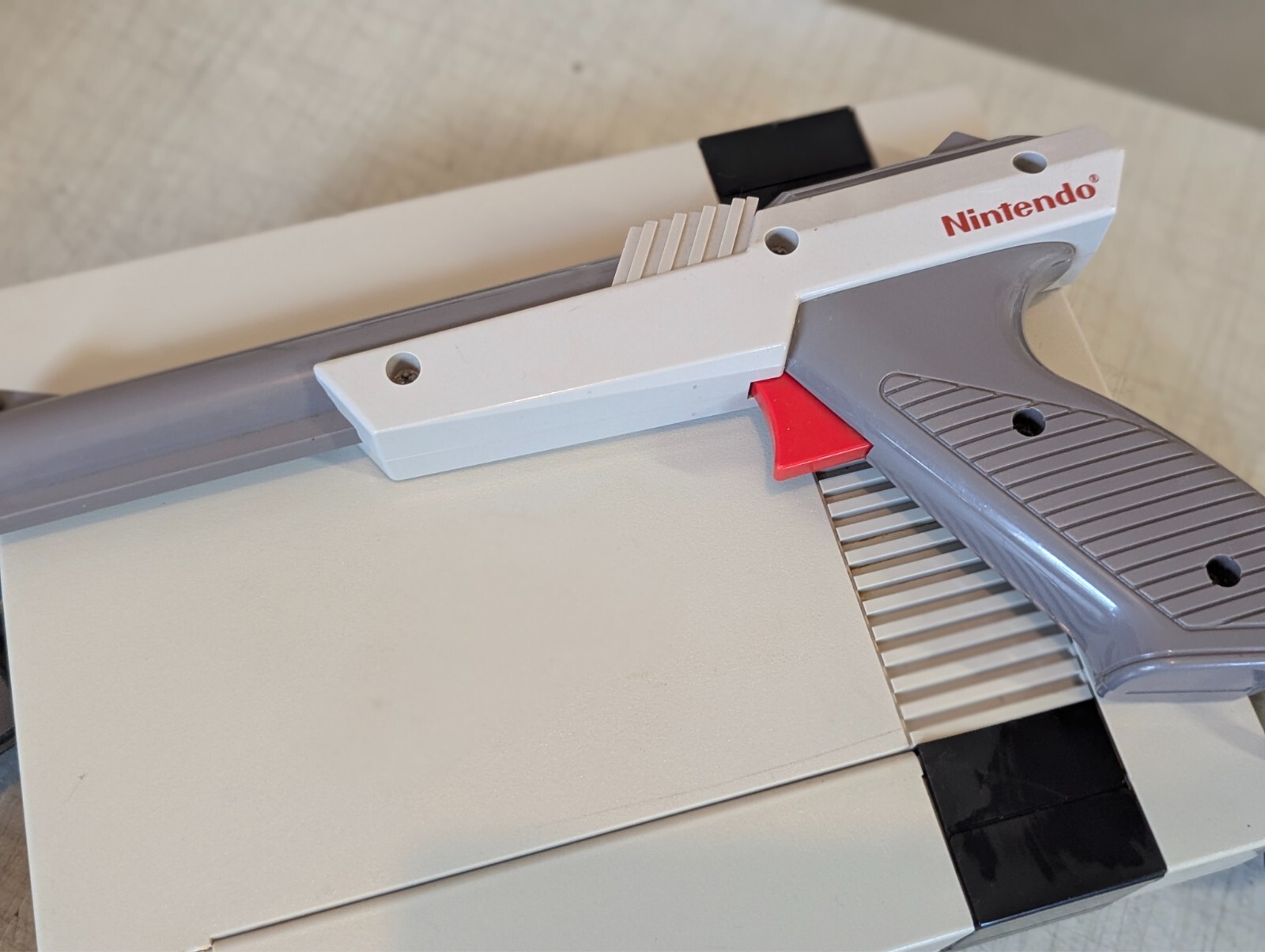 Original Nintendo NES Console Bundle 2 Controllers Games Zapper 1 Year ...