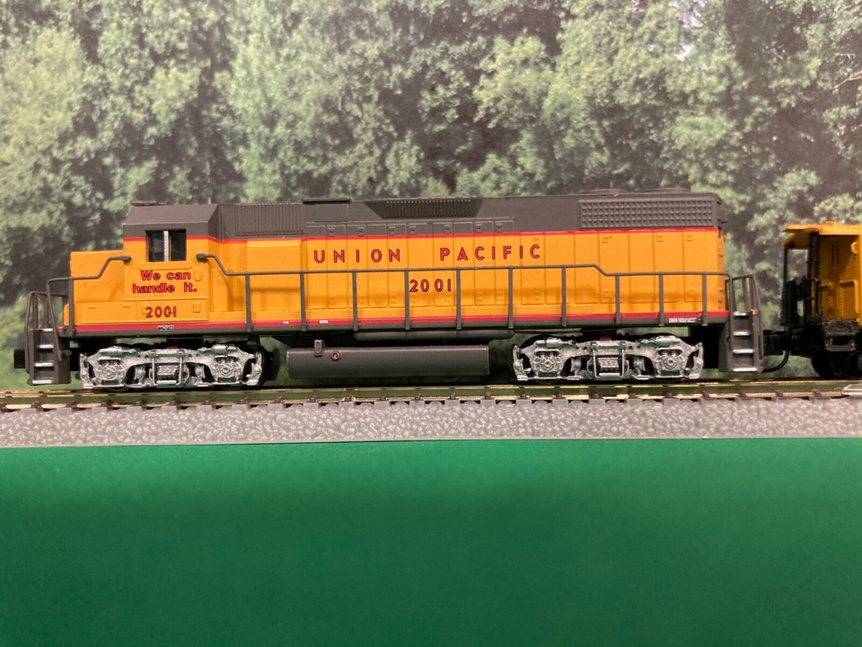 Z Scale Starter Train Set: AZL Union Pacific GP38-2 & MTL Center Cupola ...