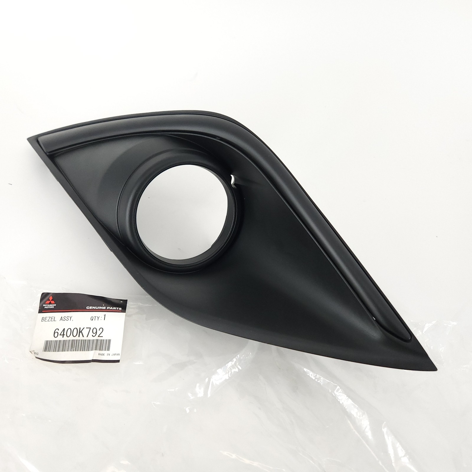 Genuine OEM Mitsubishi 6400K792 Passenger RH Fog Lamp Bezel 2020 ...