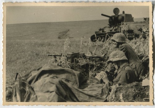 WWII ARCHIVE PHOTO: WEHRMACHT SOLDIERS IN TRENCH, MG 34 MACHINE GUN & T ...
