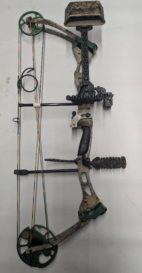Bear Archery Lights Out Compound Bow RH 29/70 whisker biscuit arrow ...