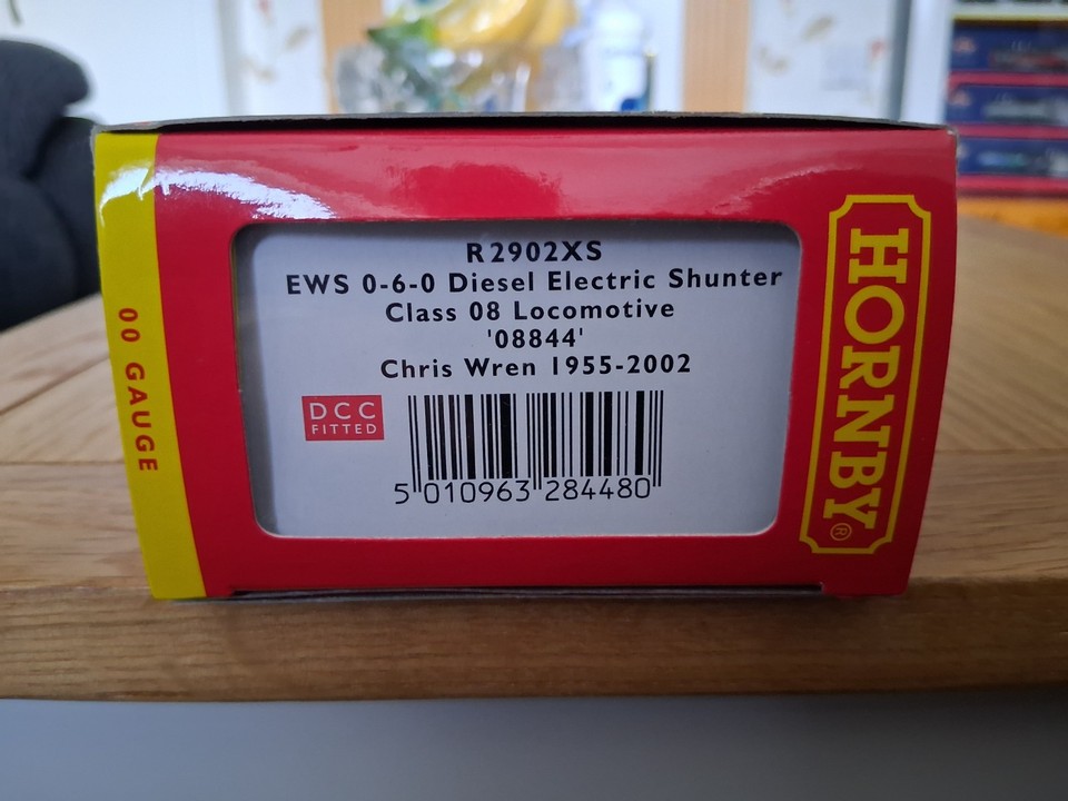 HORNBY 00 GAUGE R2902XS EWS 08 SHUNTER 08 844 EWS RED/GOLD DCC WITH ...