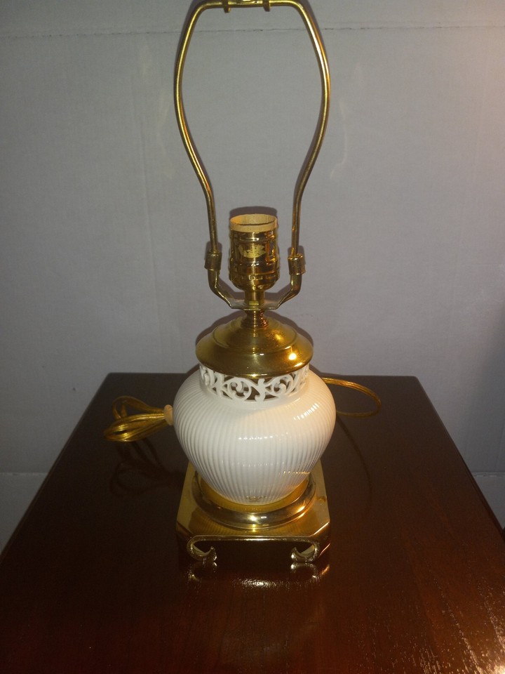 Lenox Vintage Ceramic and Brass Table Lamp with Original Lenox Finial ...