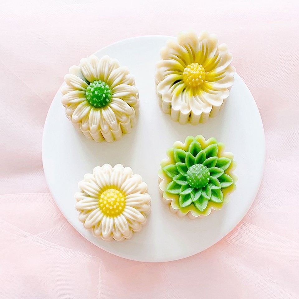 New 50g Daisy Shape Cookie Stamp Flower Mooncake Mold Spring Pastry ...