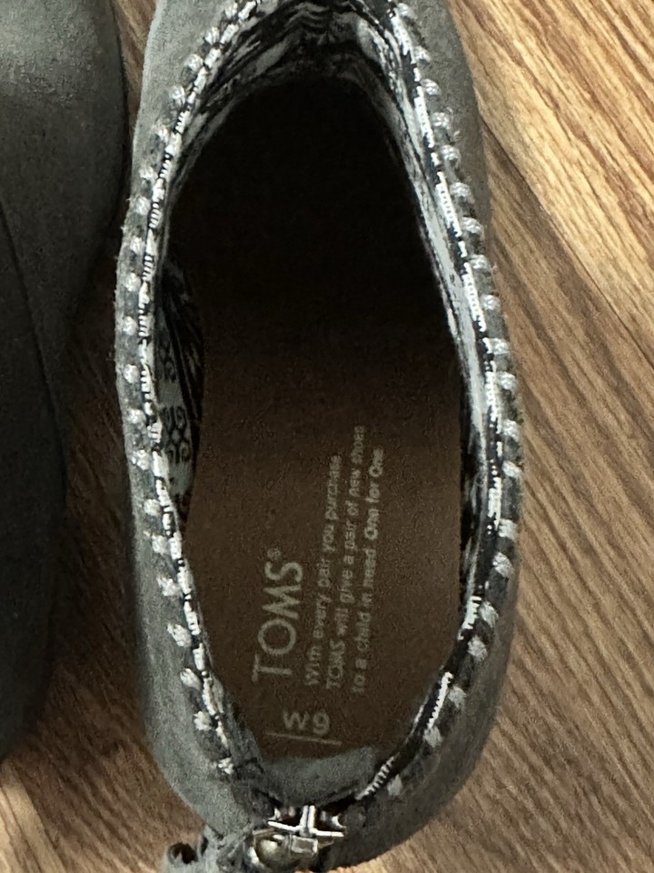 Toms Leila Gray Suede Ankle Boots Womens Size 9 | eBay