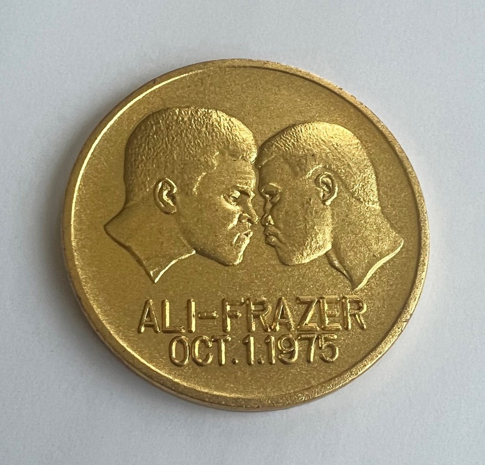 Muhammad ALI vs Joe Frazier II FRAZER COIN Manila Philippines Gold-Tone ...