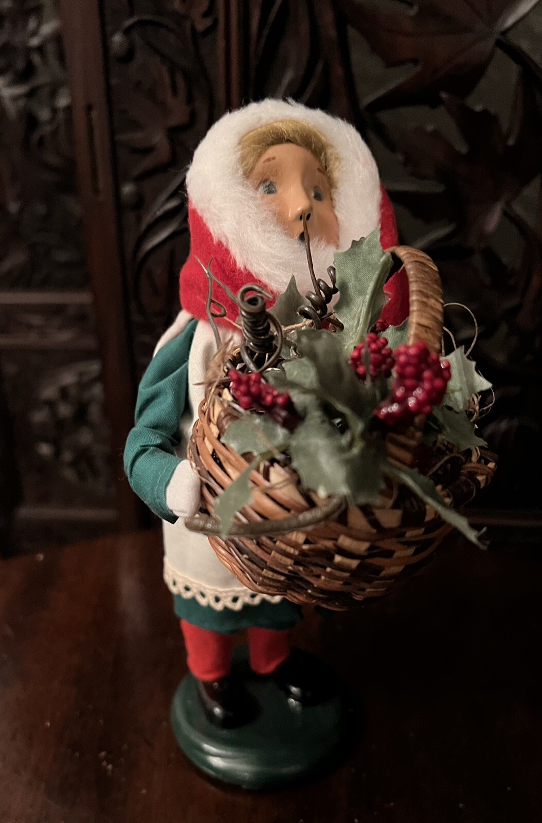 BYERS CHOICE YOUNG GIRL CAROLER - 1996 - w/basket of holly - 9”, red ...