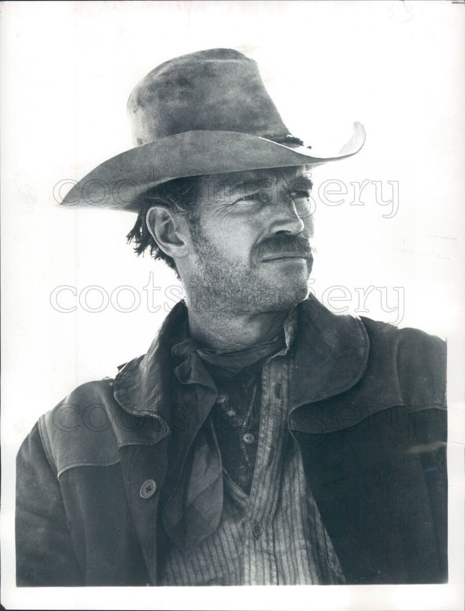 Charlton Heston Westerns Actor Charlton Heston On The Set Of The 1958
