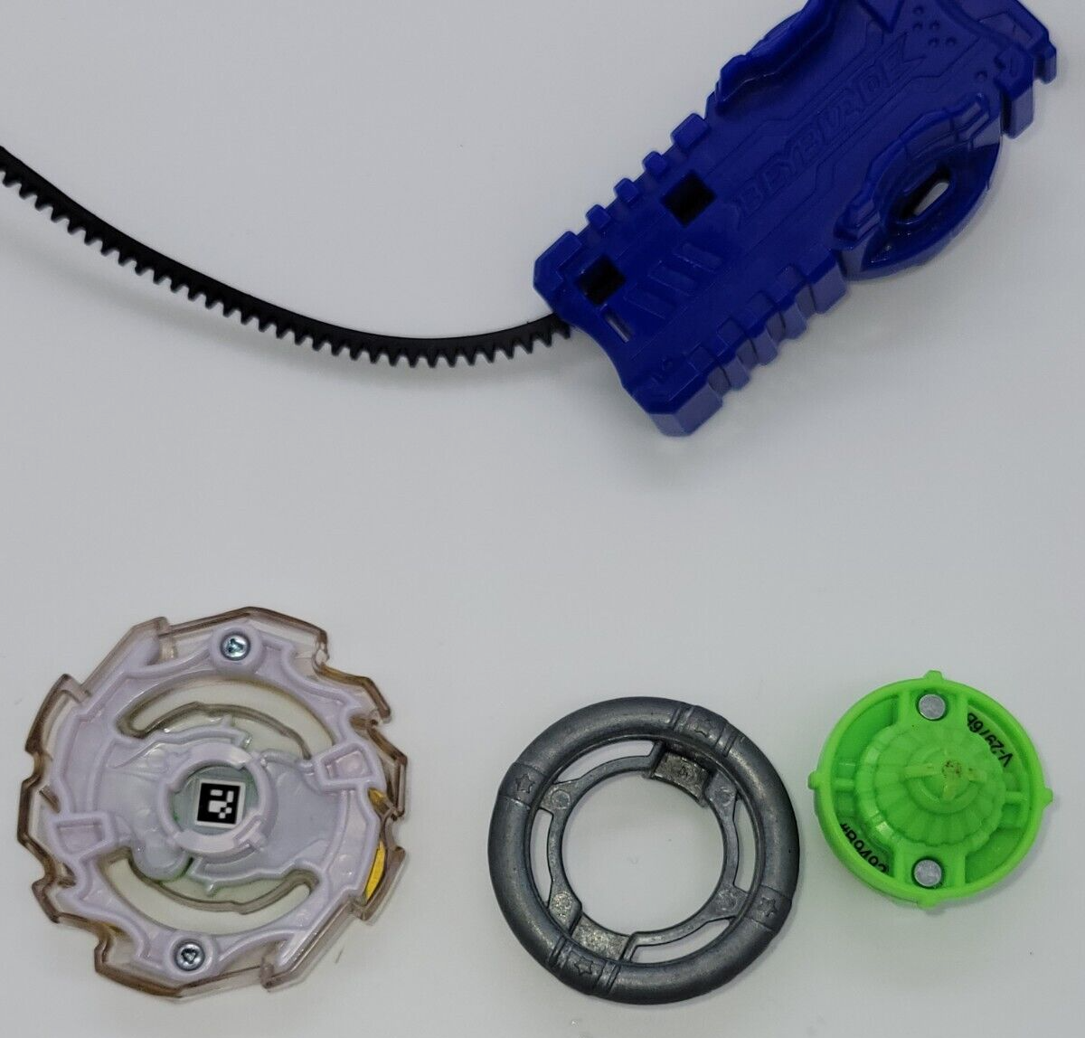 Beyblade Burst B22 Unicrest U1 Ring Defense W/Launcher Unicorn ...