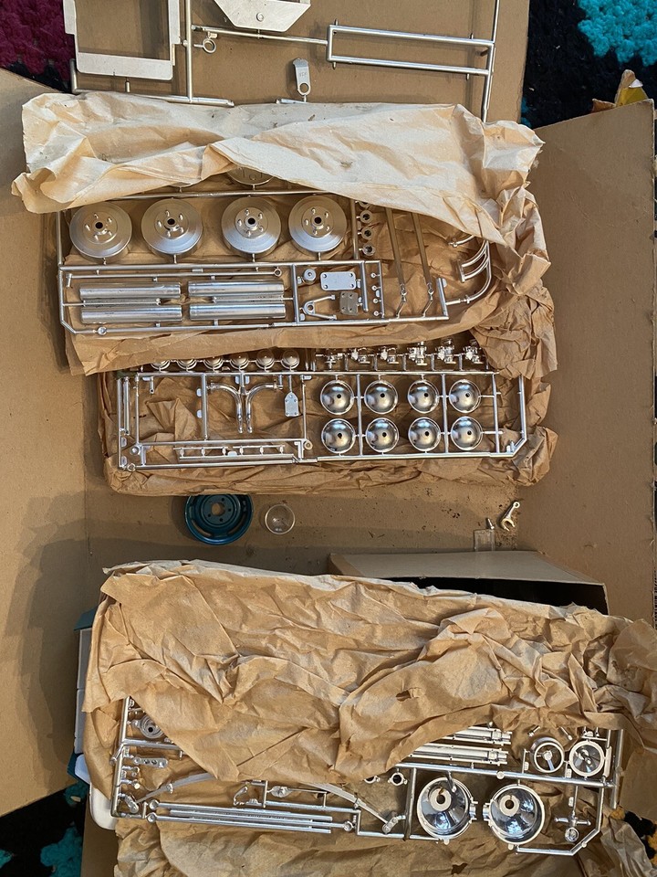 VINTAGE 1962 LINDBERG BOBTAIL "T" MOTORIZED MODEL KIT 1/8 SCALE. Opened ...