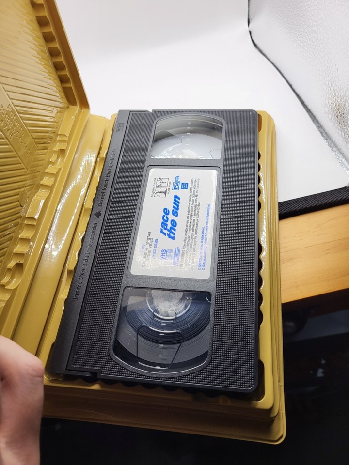 Race the Sun (VHS, 1998, Clam Shell Case) Halle Berry James Belushi ...