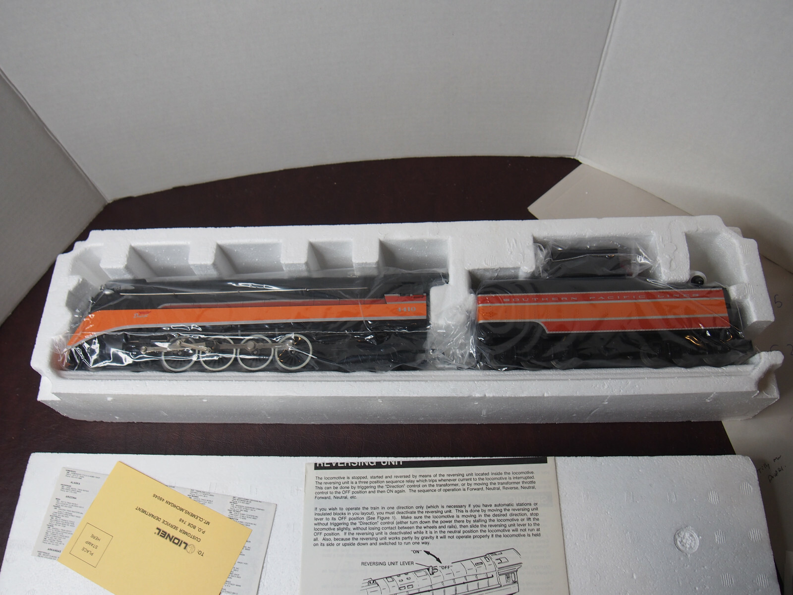 Lionel Southern Pacific GS-2 Daylight 4-8-4 Steam Locomotive and Tender ...