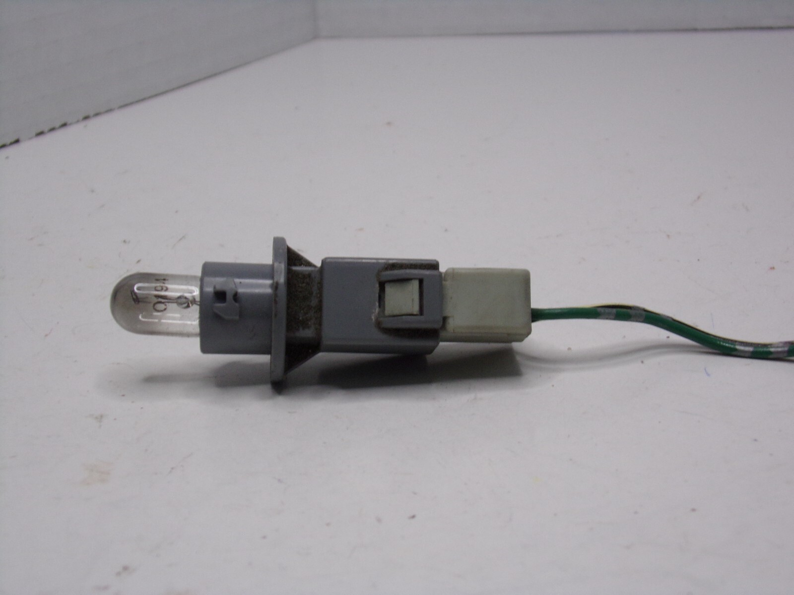 03 04 TOYOTA AVALON TRUNK INNER TAIL LIGHT WHITE BULB/GREY PLUG 2 WIRE ...