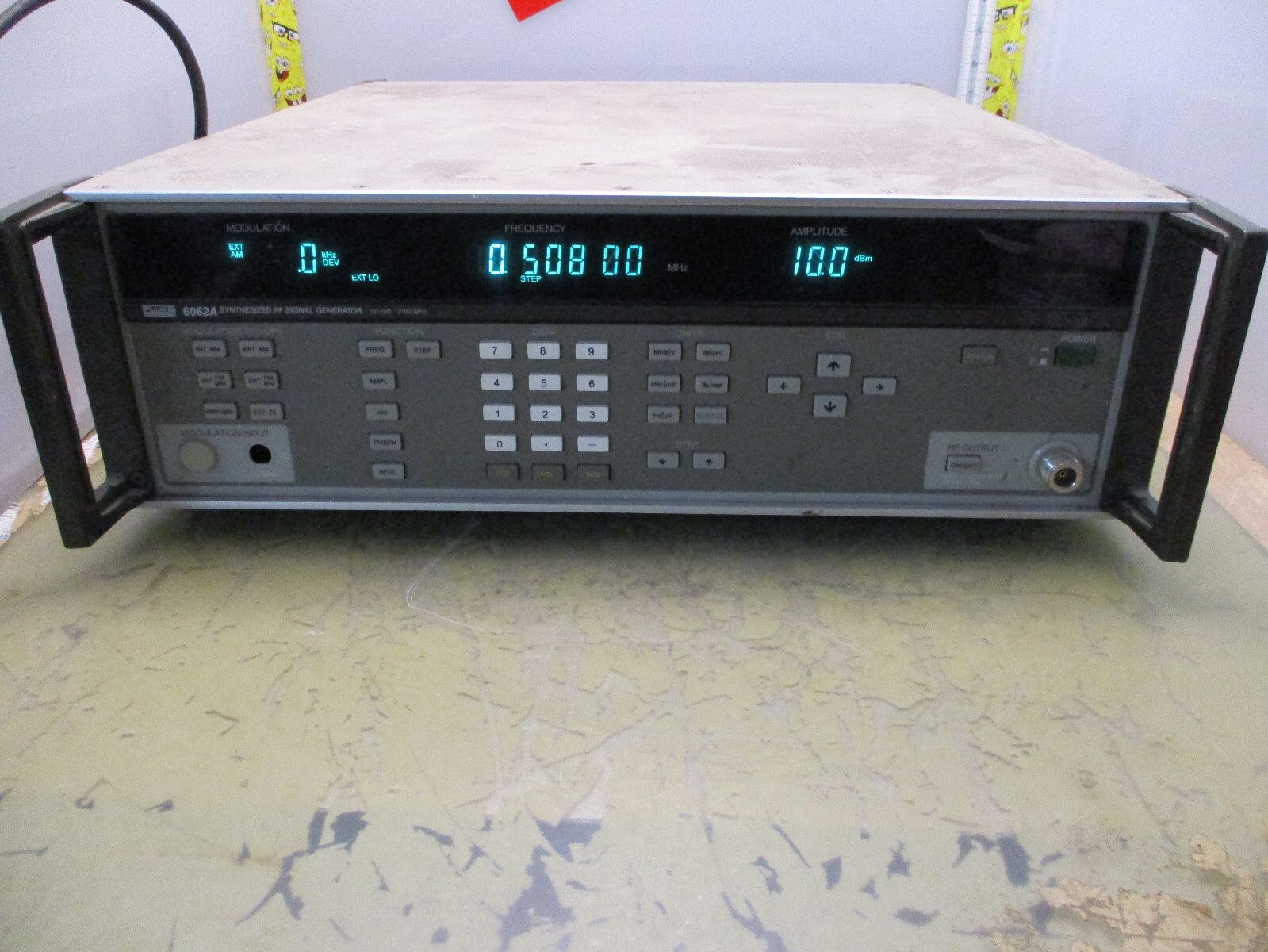 fluke 6062A synthesized rf signal generator 100kHz-2100MHz 2.1GHz [H-2. ...