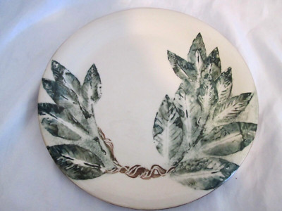 ELLEN EVANS POTTERY terrafirma 10" dinner plate w/ a green leaf design ...