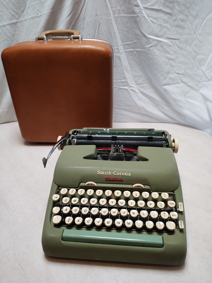 Smith Corona 5TE Sea Foam Green Electric Portable Typewriter w ...