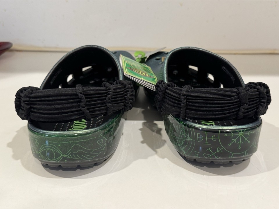 WICKED - ELPHABA - CLASSIC CLOG - w/6 JIBBITZ - TAGS ATTACHED - MINT ...
