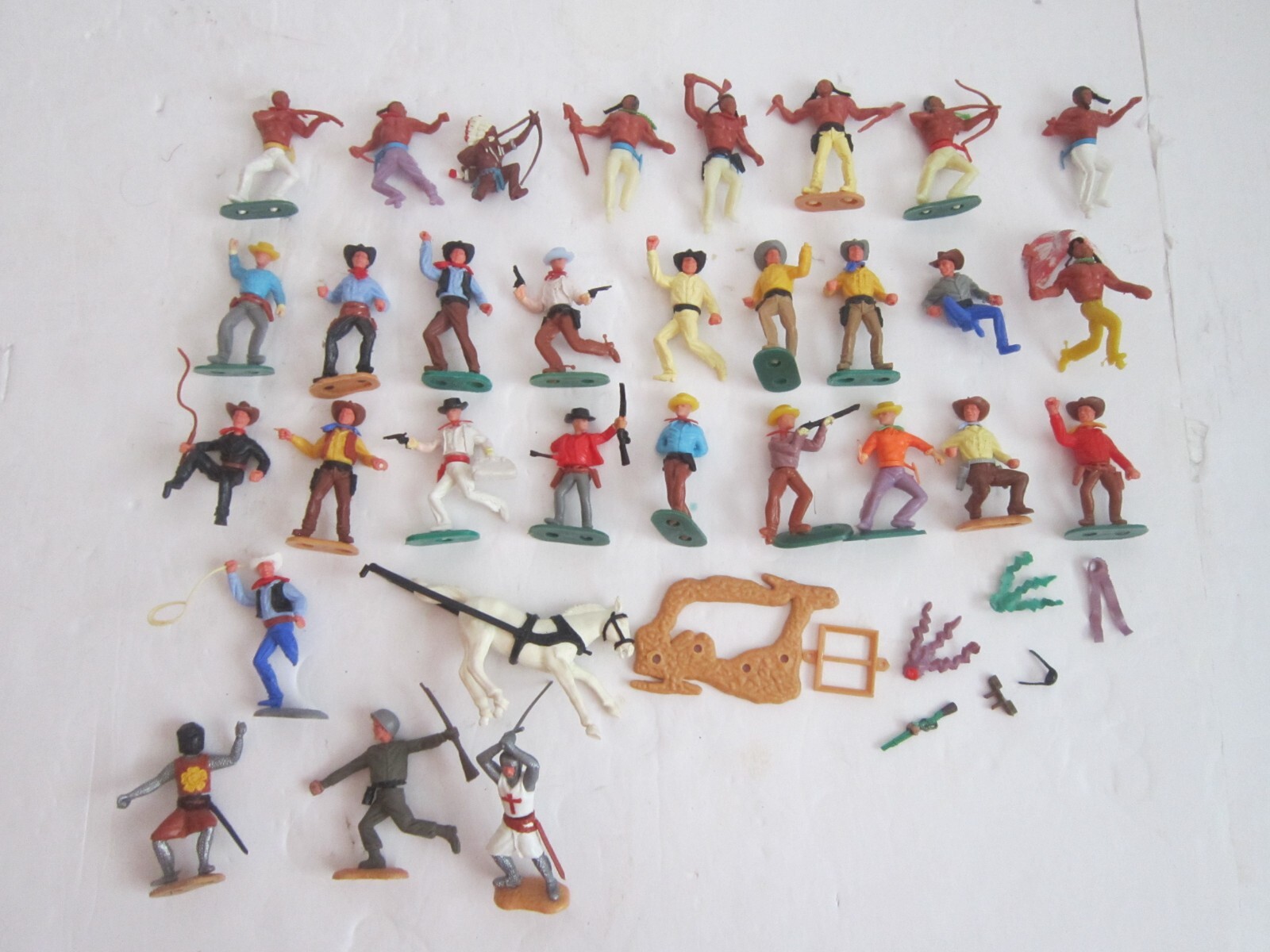 VTG Timpo Toys Lot of 27 Cowboys & Indians + Soldier + 2 Knights ...