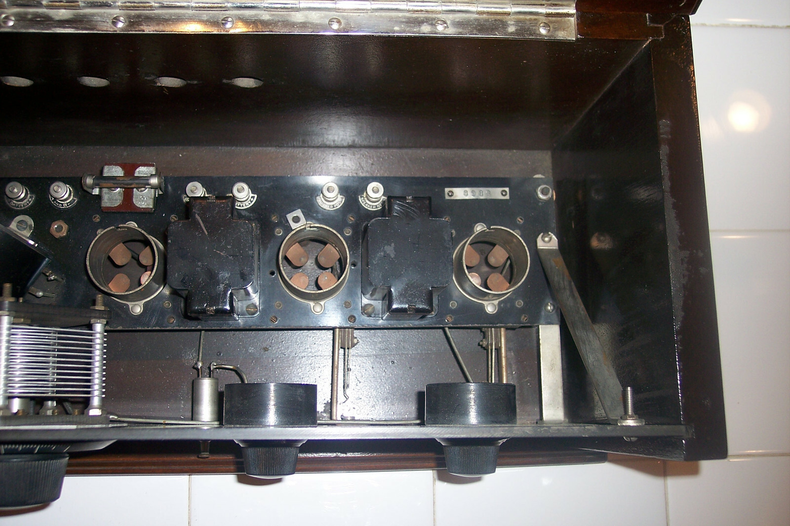 NEUTRODYNE VACUUM TUBE RADIO RECIEVER WOOD CASE IN GREAT CONDITION NOT ...