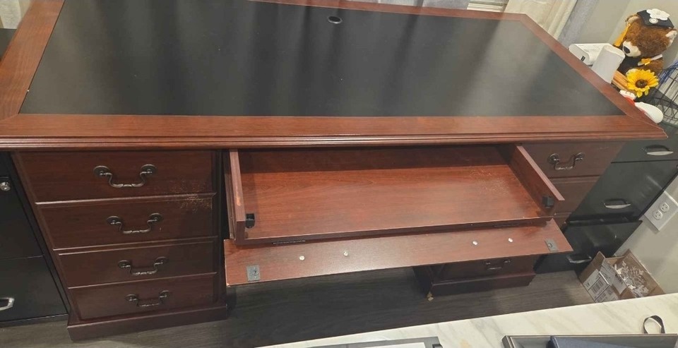 Large Office Cherry Wood Desk 5 Drawers and Keyboard Compartment ...