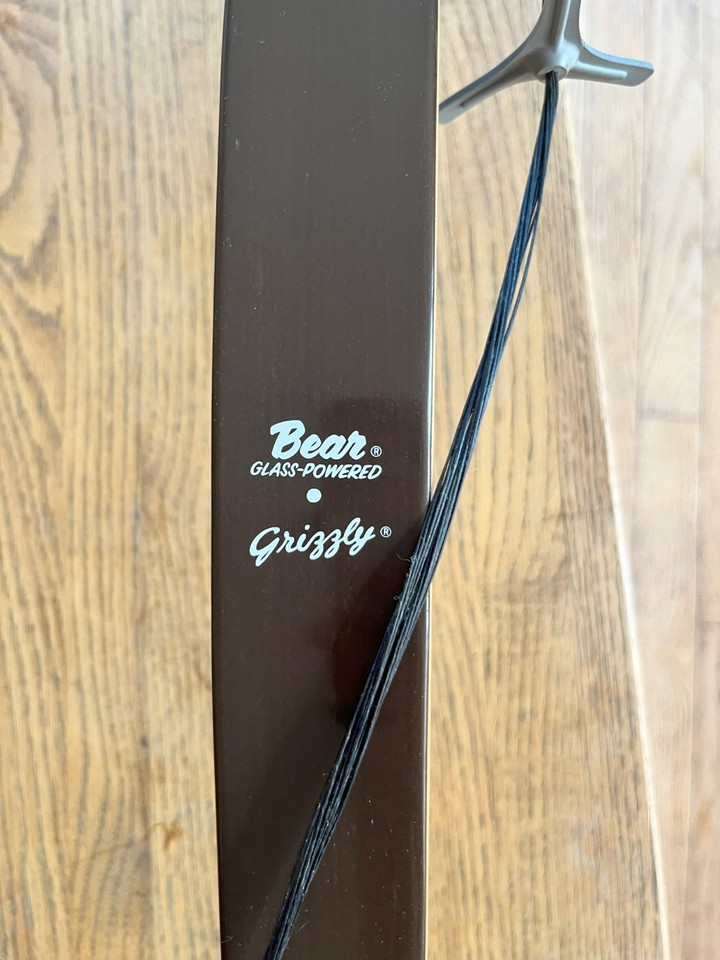 GORGEOUS Vintage (1972) Bear Archery Grizzly Recurve Bow 45# AMO-58 ...