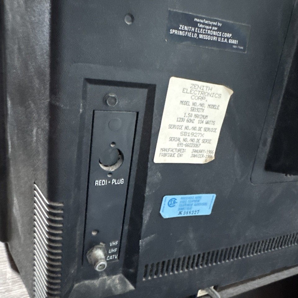 Retro 1986 White Zenith B1996W System 3 19" Color Sentry CRT TV - Turns ...