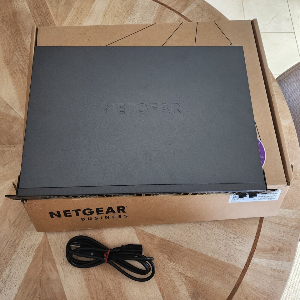 NETGEAR 48 port PoE ‎GS752TP-100NAS 48 Port Rack Mountable Ethernet ...