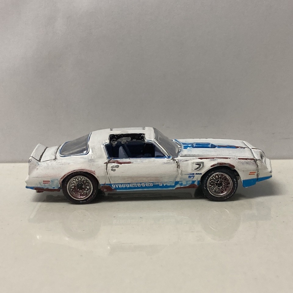 CUSTOM Greenlight 1/64 Weathered Barn Find White 1978 Pontiac Firebird ...