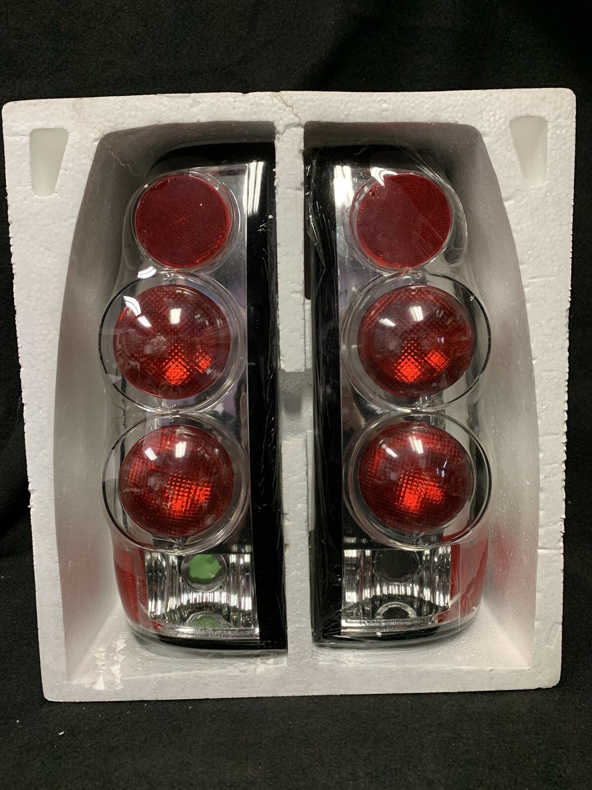 APC Tail Light For 99-01 Chevy Silverado / GMC Sierra | eBay