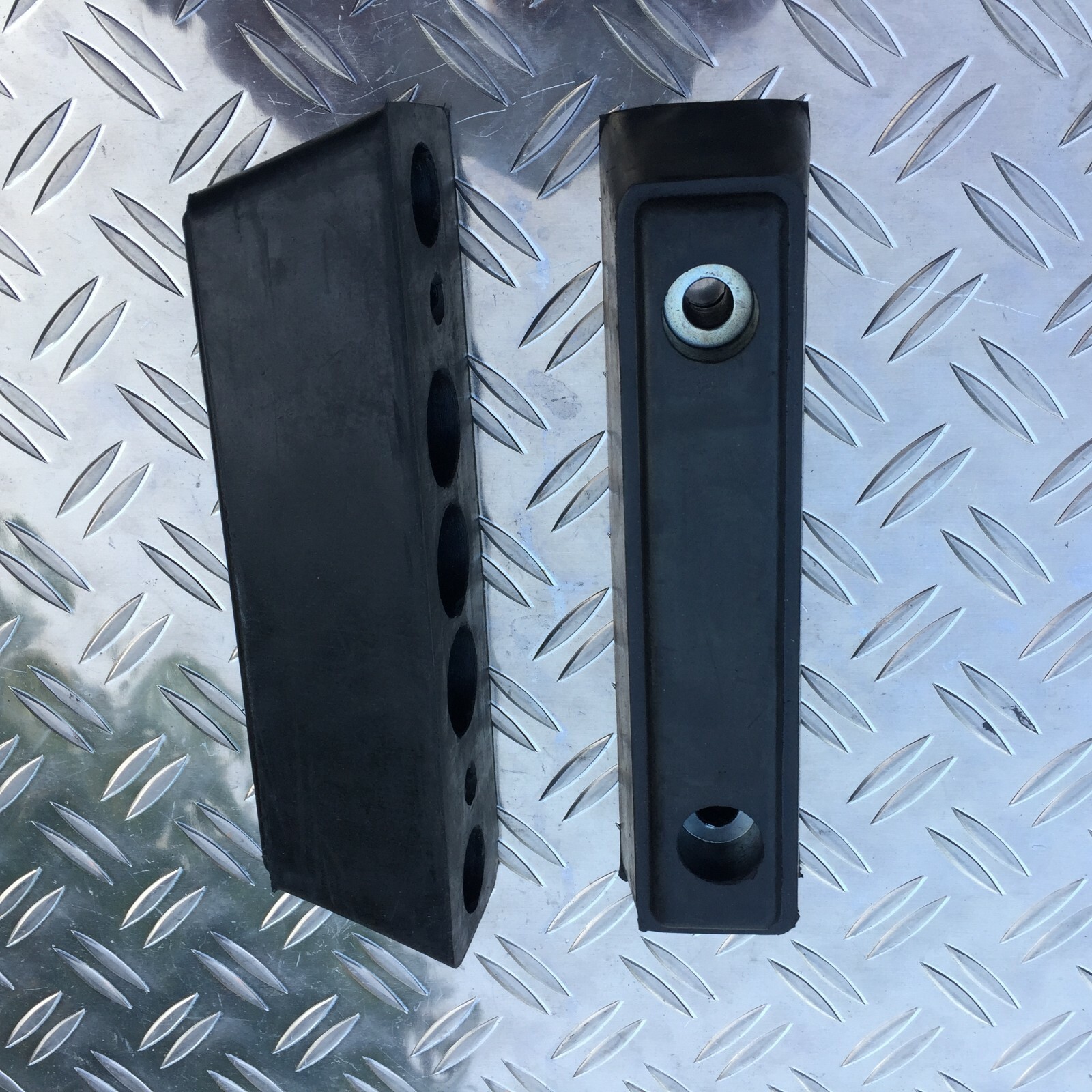 2 x Rammpuffer B 215 x H 55 x T 50 Unterfahrschutz Anfahrpuffer ...