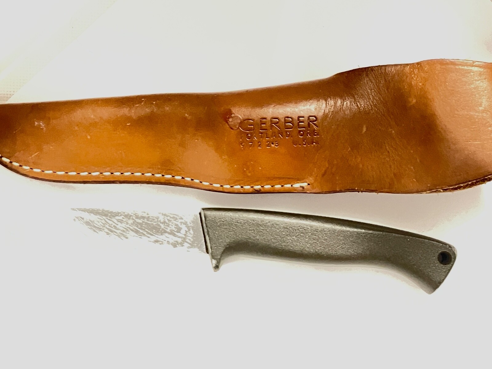 VINTAGE GERBER Carbon Steel A400 ARMORHIDE HANDLE KNIFE AND SHEATH RARE ...