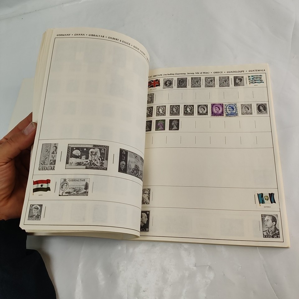 Vintage 1972 Harris Explorer World-Wide Postage Stamp Album Lots Of ...