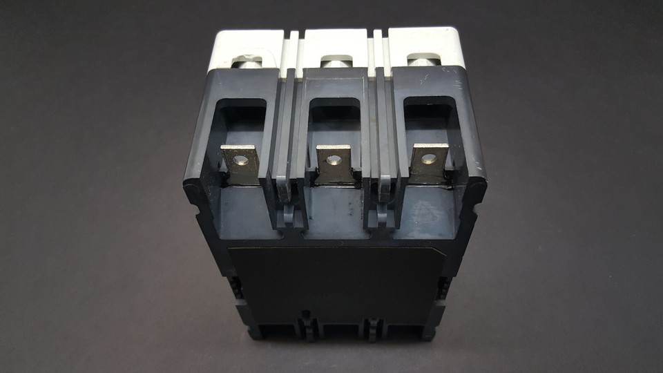 USED Eaton Cutler Hammer HFD3200 3 Pole 200 Amp 600 Volt Bolt-On EOK | eBay