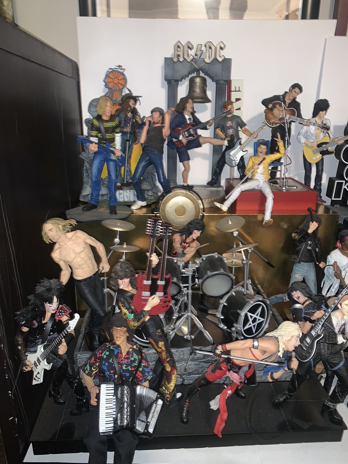MUSIC ACTION FIGURE GIANT 35+ LOT NECA MCFARLANE Mettalica Motley Crue ...