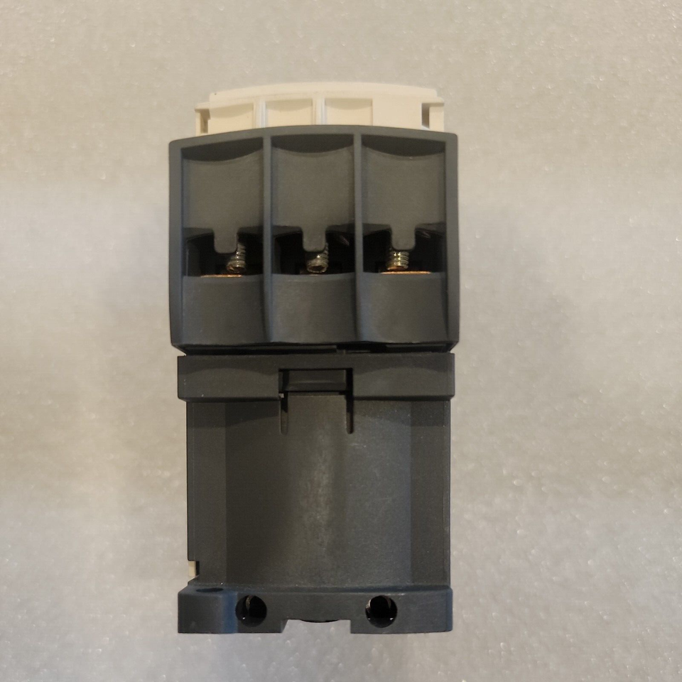 Schneider Electric Telemecanique LAD4TBDL Magnetic Contactor w/ LC1D326 ...